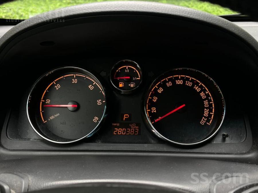 White Opel Antara 2012 in Riga, with an engine capacity of 2.20 L and mileage of 0 thousand km for 4599 €, photo 12 on AUTOMOTO.COM.LV