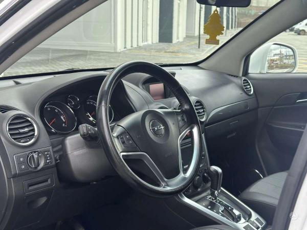 White Opel Antara 2012 in Vilnius, with an engine capacity of 2.23 L and mileage of 348 thousand km for 3500 €, photo 7 on AUTOMOTO.COM.LV