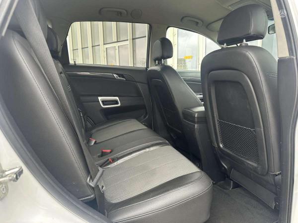 White Opel Antara 2012 in Vilnius, with an engine capacity of 2.23 L and mileage of 348 thousand km for 3500 €, photo 10 on AUTOMOTO.COM.LV