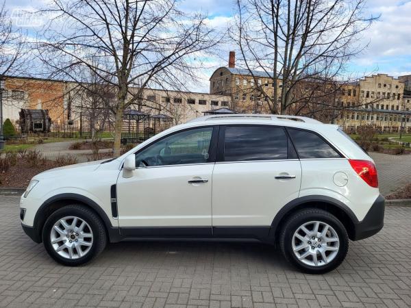 White Opel Antara 2013 in Siauliai, with an engine capacity of 2.20 L and mileage of 216 thousand km for 4450 €, photo 4 on AUTOMOTO.COM.LV