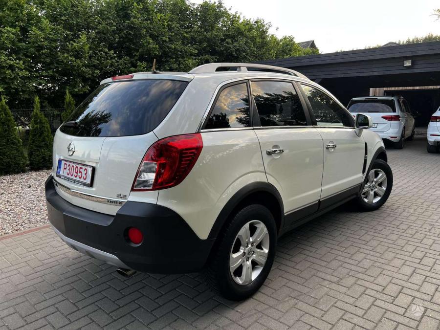 White Opel Antara 2013 in Druskininkai, with an engine capacity of 2.23 L and mileage of 248 thousand km for 5890 €, photo 8 on AUTOMOTO.COM.LV