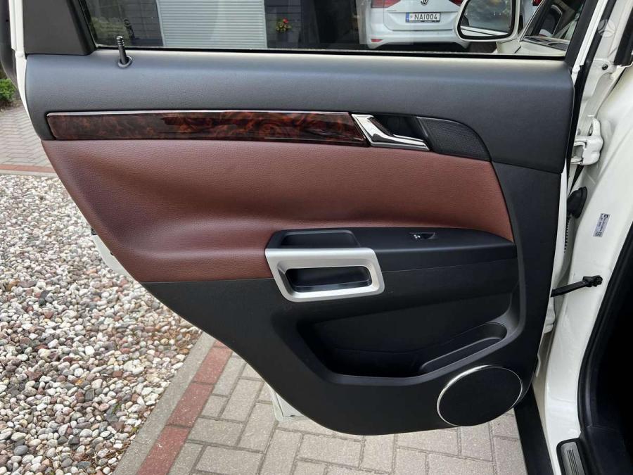 White Opel Antara 2013 in Druskininkai, with an engine capacity of 2.23 L and mileage of 248 thousand km for 5890 €, photo 31 on AUTOMOTO.COM.LV