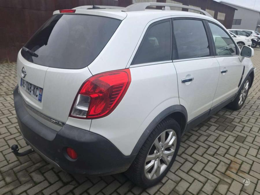 White Opel Antara 2014 in Taurage, with an engine capacity of 2.23 L and mileage of 146 thousand km for 3900 €, photo 3 on AUTOMOTO.COM.LV