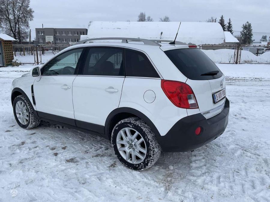 White Opel Antara 2014 in Pasvalys, with an engine capacity of 2.23 L and mileage of 223 thousand km for 4900 €, photo 4 on AUTOMOTO.COM.LV