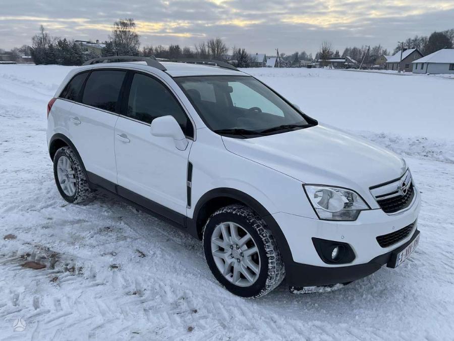 White Opel Antara 2014 in Pasvalys, with an engine capacity of 2.23 L and mileage of 223 thousand km for 4900 €, photo 8 on AUTOMOTO.COM.LV