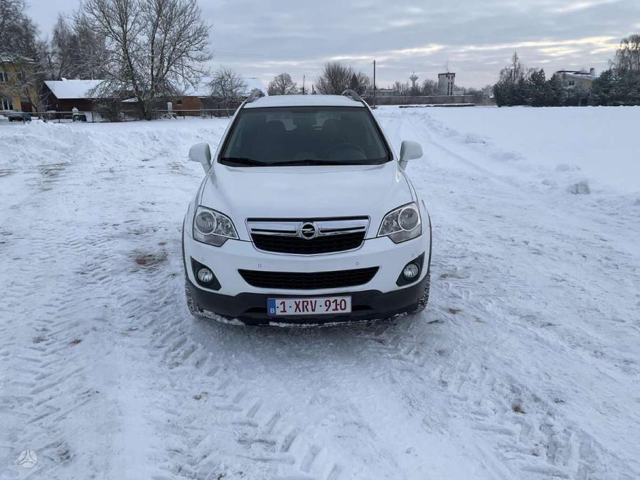 White Opel Antara 2014 in Pasvalys, with an engine capacity of 2.23 L and mileage of 223 thousand km for 4900 €, photo 9 on AUTOMOTO.COM.LV