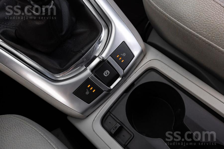 White Opel Antara 2014 in Jelgava, with an engine capacity of 2.20 L and mileage of 0 thousand km for 3700 €, photo 12 on AUTOMOTO.COM.LV