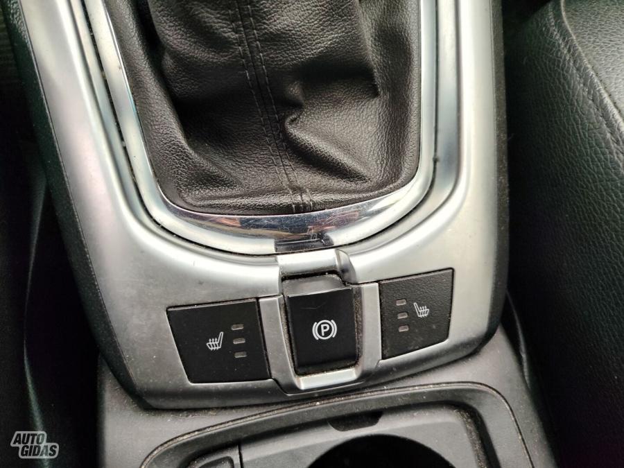 White Opel Antara 2014 in Utena, with an engine capacity of 2.20 L and mileage of 255 thousand km for 3450 €, photo 13 on AUTOMOTO.COM.LV