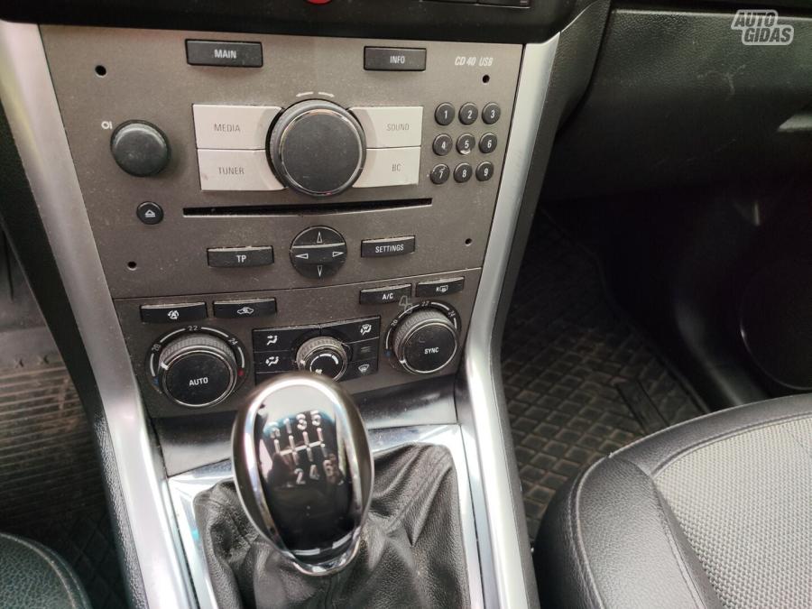 White Opel Antara 2014 in Utena, with an engine capacity of 2.20 L and mileage of 255 thousand km for 3450 €, photo 14 on AUTOMOTO.COM.LV
