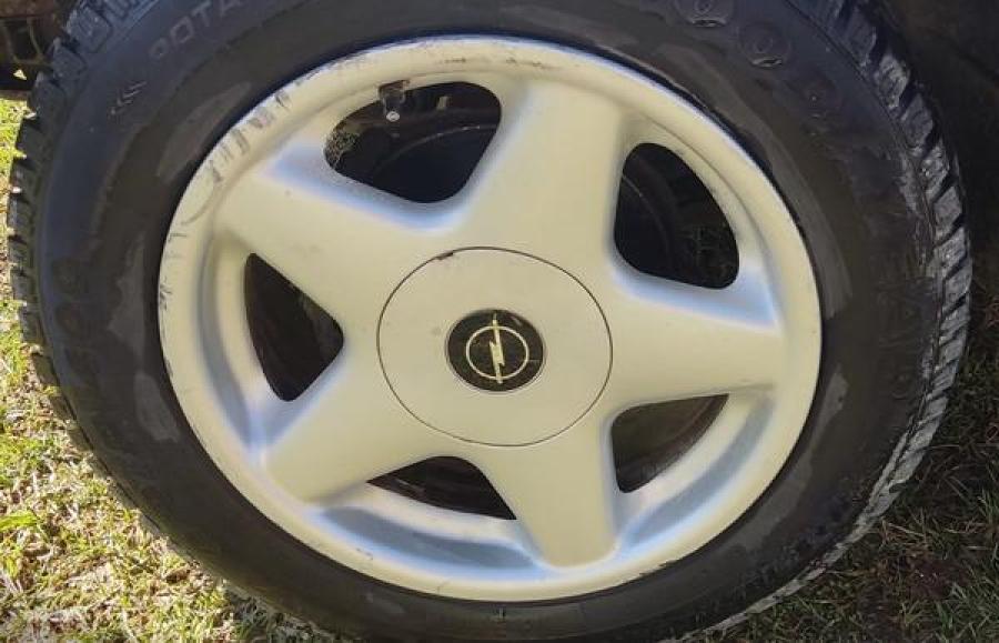 Pelēks Opel Ascona 1984 Kohtla-Jerve, ar dzinēja tilpumu 1.60 L un nobraukumu 83 tūkst. km par 500 €, foto 9 vietnē AUTOMOTO.COM.LV