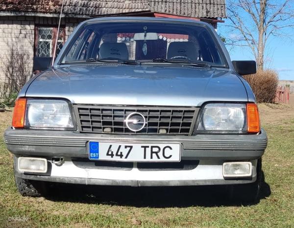 Pelēks Opel Ascona 1984 Kohtla-Jerve, ar dzinēja tilpumu 1.60 L un nobraukumu 83 tūkst. km par 500 €, foto 10 vietnē AUTOMOTO.COM.LV
