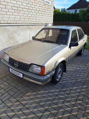 Grey Opel Ascona 1986 in Panevezys, with an engine capacity of 1.80 L and mileage of 117 thousand km for 2000 €, photo 3 on AUTOMOTO.COM.LV