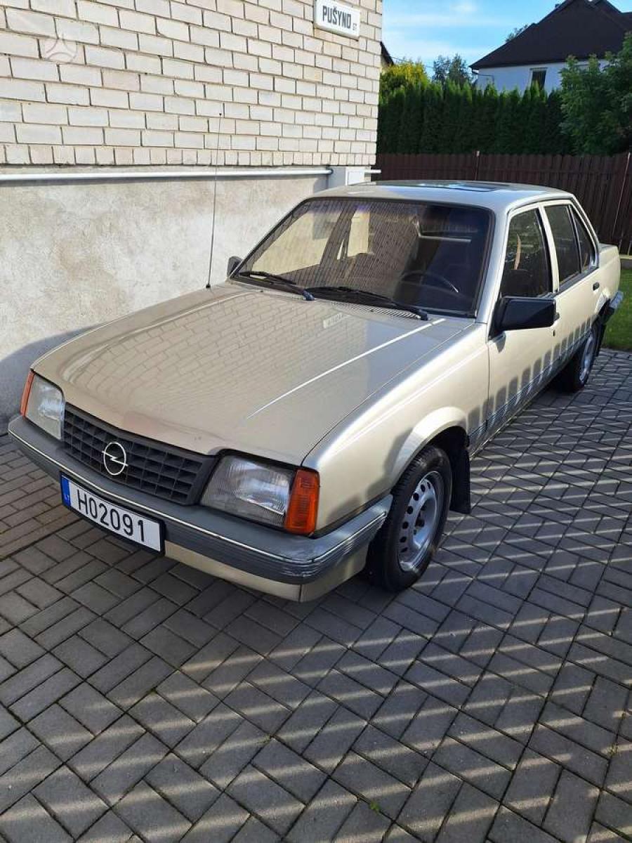 Grey Opel Ascona 1986 in Panevezys, with an engine capacity of 1.80 L and mileage of 117 thousand km for 2000 €, photo 3 on AUTOMOTO.COM.LV