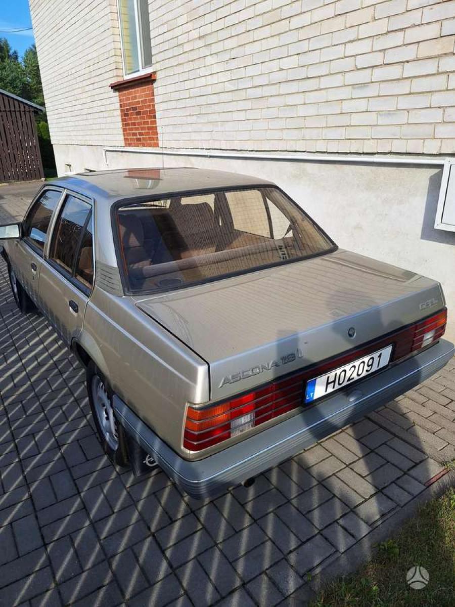 Grey Opel Ascona 1986 in Panevezys, with an engine capacity of 1.80 L and mileage of 117 thousand km for 2000 €, photo 4 on AUTOMOTO.COM.LV
