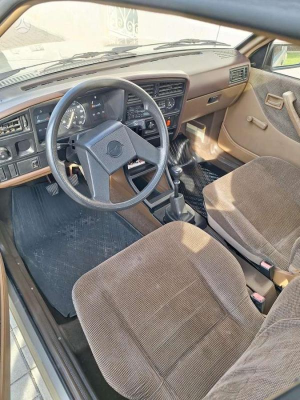 Grey Opel Ascona 1986 in Panevezys, with an engine capacity of 1.80 L and mileage of 117 thousand km for 2000 €, photo 5 on AUTOMOTO.COM.LV