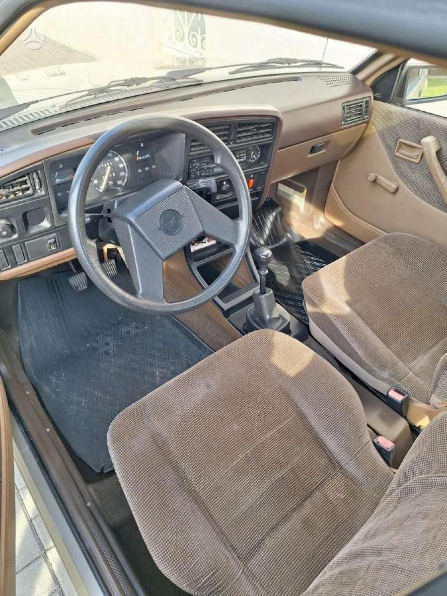 Grey Opel Ascona 1986 in Panevezys, with an engine capacity of 1.80 L and mileage of 117 thousand km for 2000 €, photo 6 on AUTOMOTO.COM.LV