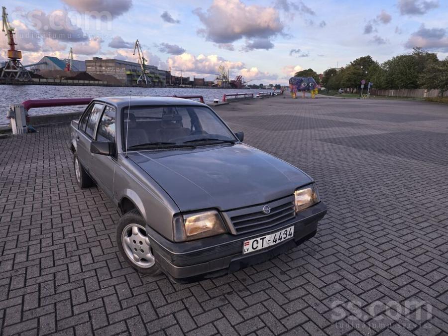 Grey Opel Ascona 1987 in Ventspils, with an engine capacity of 1.60 L and mileage of 44 thousand km for 1550 €, photo 1 on AUTOMOTO.COM.LV