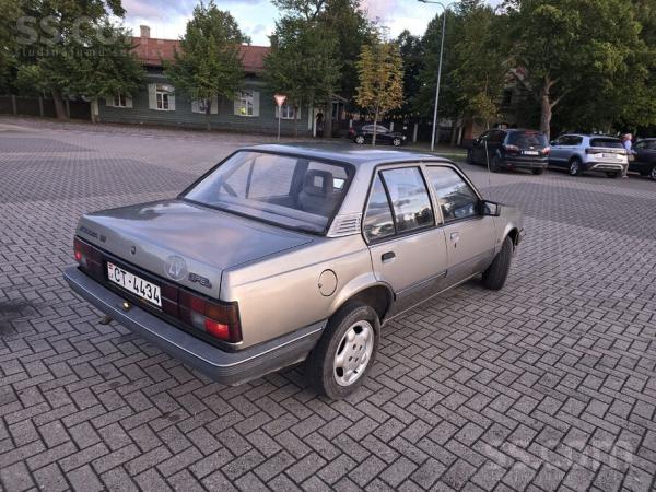 Grey Opel Ascona 1987 in Ventspils, with an engine capacity of 1.60 L and mileage of 44 thousand km for 1550 €, photo 4 on AUTOMOTO.COM.LV