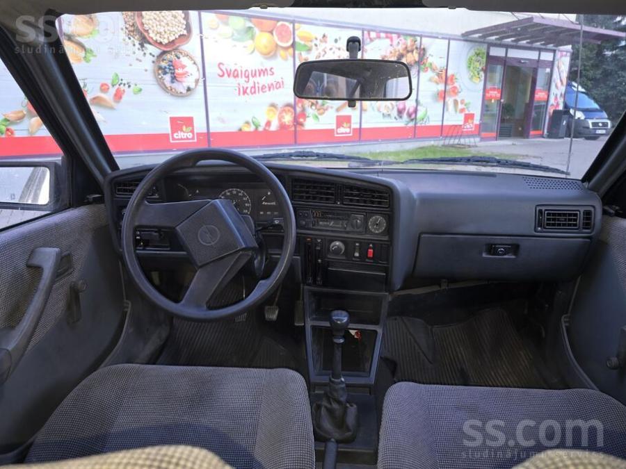 Grey Opel Ascona 1987 in Ventspils, with an engine capacity of 1.60 L and mileage of 44 thousand km for 1550 €, photo 12 on AUTOMOTO.COM.LV
