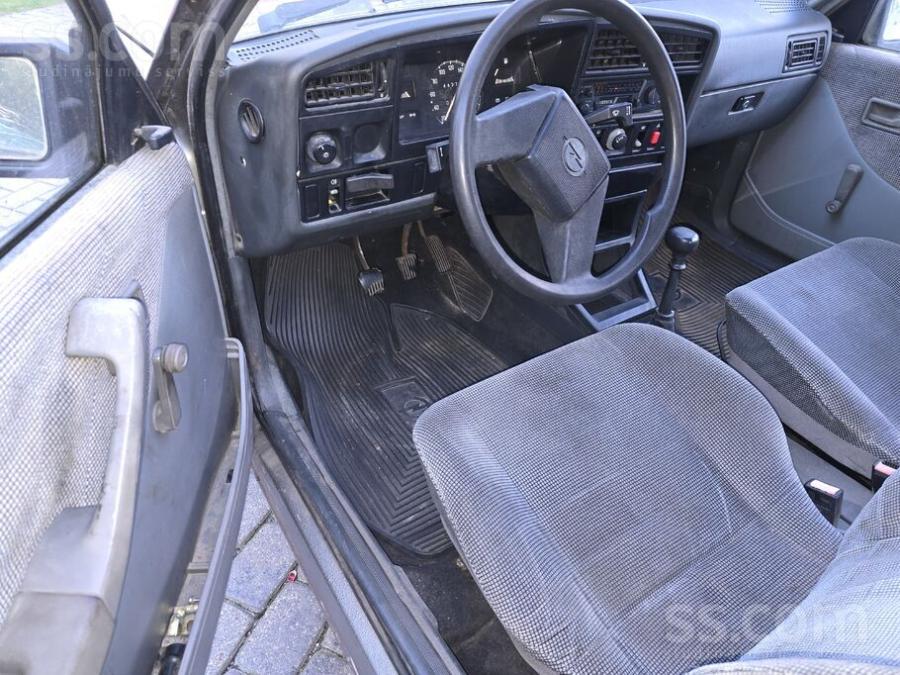 Grey Opel Ascona 1987 in Ventspils, with an engine capacity of 1.60 L and mileage of 44 thousand km for 1550 €, photo 14 on AUTOMOTO.COM.LV