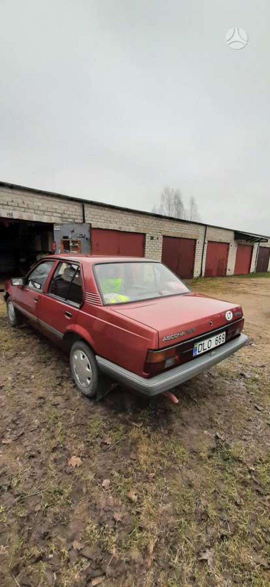 Sarkans Opel Ascona 1987 Mažeikiai, ar dzinēja tilpumu 1.80 L un nobraukumu 38 tūkst. km par 3000 €, foto 3 vietnē AUTOMOTO.COM.LV