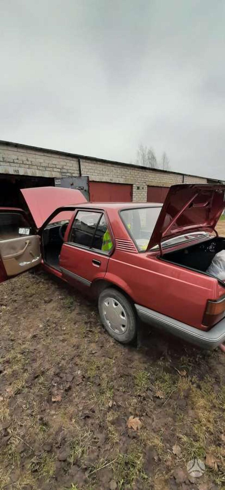 Sarkans Opel Ascona 1987 Mažeikiai, ar dzinēja tilpumu 1.80 L un nobraukumu 38 tūkst. km par 3000 €, foto 6 vietnē AUTOMOTO.COM.LV