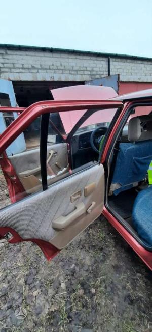 Sarkans Opel Ascona 1987 Mažeikiai, ar dzinēja tilpumu 1.80 L un nobraukumu 38 tūkst. km par 3000 €, foto 8 vietnē AUTOMOTO.COM.LV