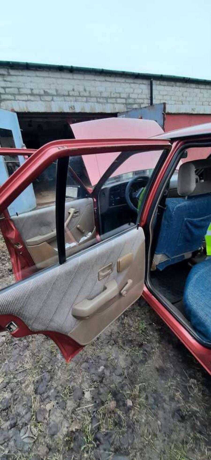 Sarkans Opel Ascona 1987 Mažeikiai, ar dzinēja tilpumu 1.80 L un nobraukumu 38 tūkst. km par 3000 €, foto 8 vietnē AUTOMOTO.COM.LV
