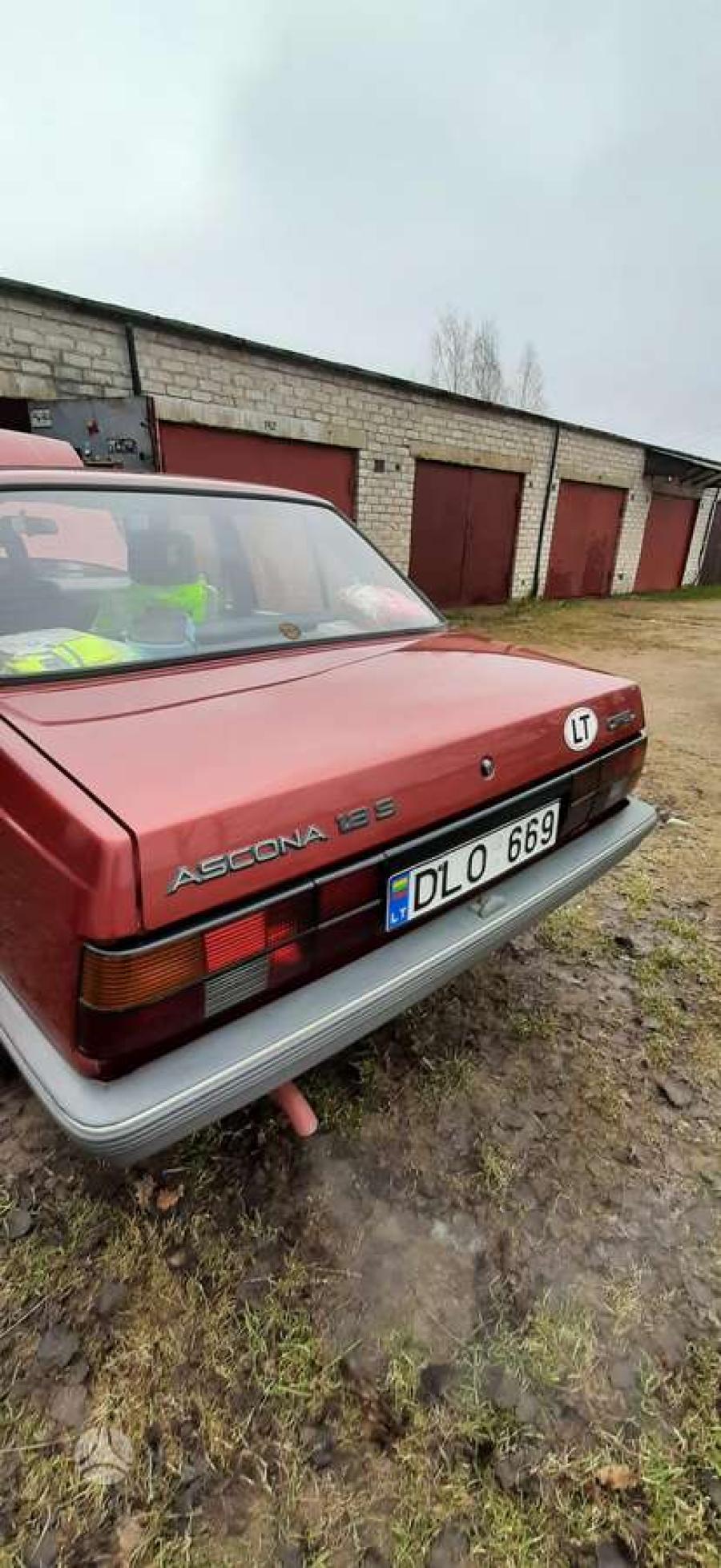 Sarkans Opel Ascona 1987 Mažeikiai, ar dzinēja tilpumu 1.80 L un nobraukumu 38 tūkst. km par 3000 €, foto 11 vietnē AUTOMOTO.COM.LV