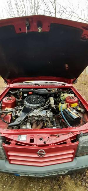 Sarkans Opel Ascona 1987 Mažeikiai, ar dzinēja tilpumu 1.80 L un nobraukumu 38 tūkst. km par 3000 €, foto 24 vietnē AUTOMOTO.COM.LV