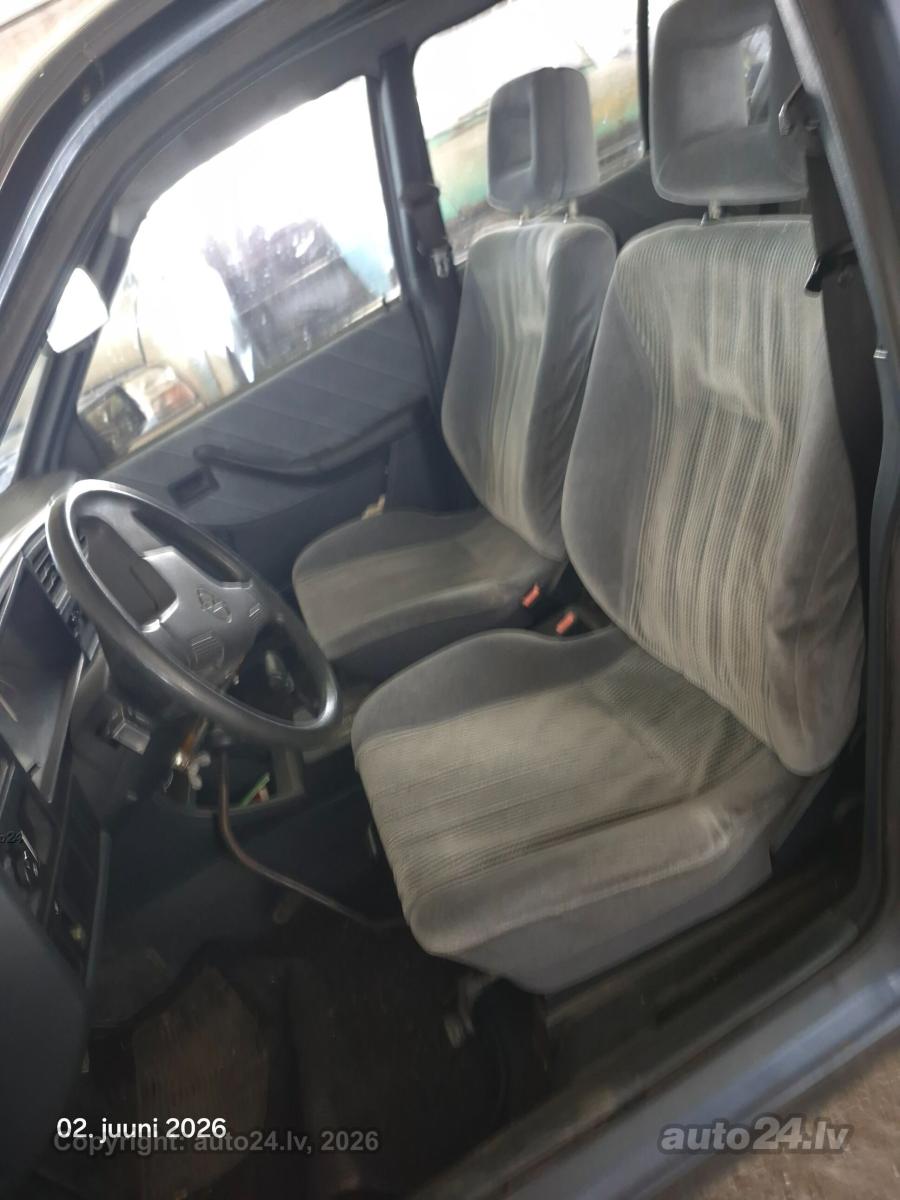 Opel Ascona 1988 in Parnu, with an engine capacity of 2.00 L and mileage of 88 thousand km for 1750 €, photo 3 on AUTOMOTO.COM.LV