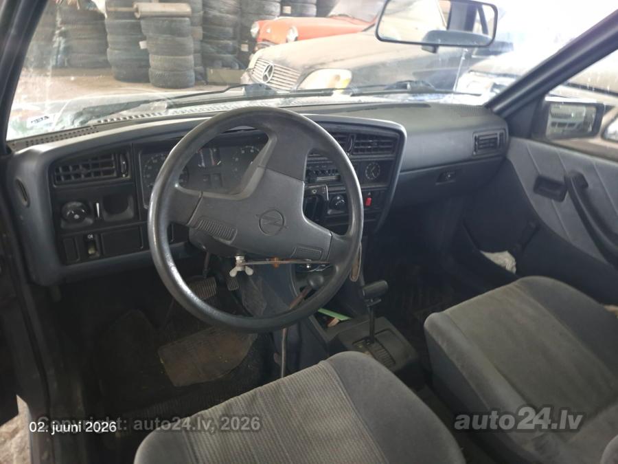 Opel Ascona 1988 in Parnu, with an engine capacity of 2.00 L and mileage of 88 thousand km for 1750 €, photo 5 on AUTOMOTO.COM.LV