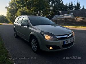 Beige Opel Astra 2007 in Parnu, with an engine capacity of 1.70 L and mileage of 272 thousand km for 1790 €, photo 4 on AUTOMOTO.COM.LV