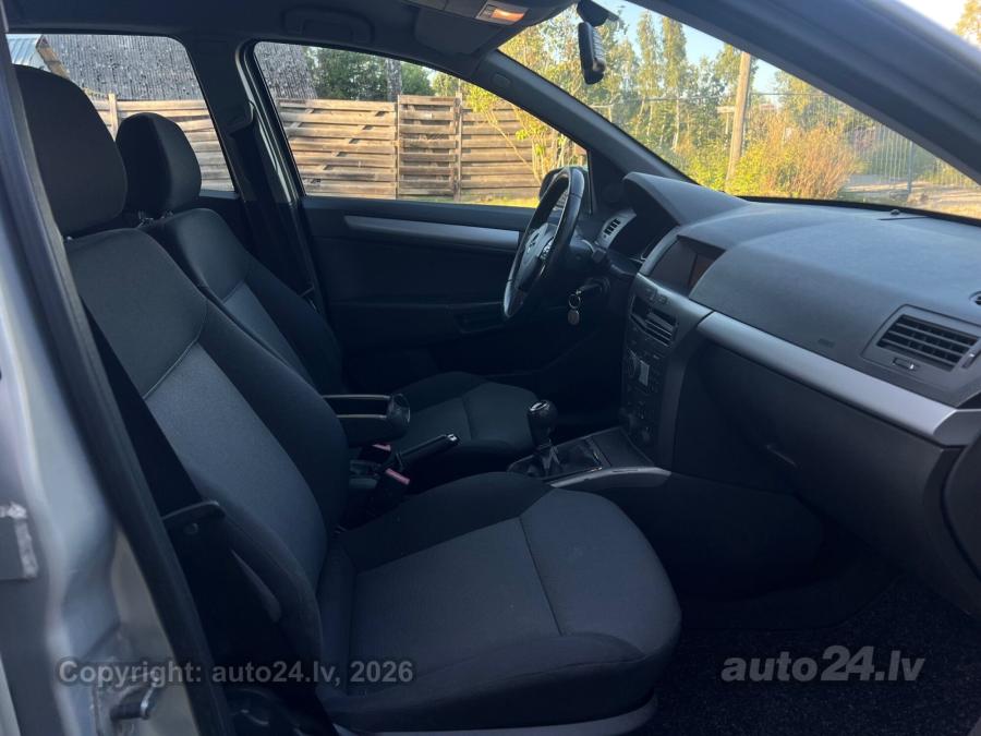 Beige Opel Astra 2007 in Parnu, with an engine capacity of 1.70 L and mileage of 272 thousand km for 1790 €, photo 7 on AUTOMOTO.COM.LV
