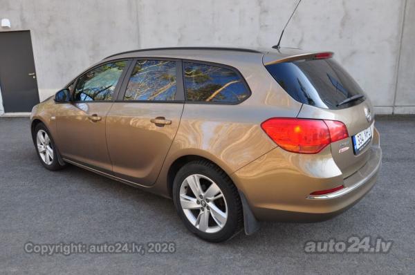 Smilšu krāsa Opel Astra 2013 Tallina, ar dzinēja tilpumu 1.40 L un nobraukumu 236 tūkst. km par 3500 €, foto 3 vietnē AUTOMOTO.COM.LV