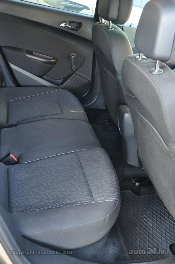 Smilšu krāsa Opel Astra 2013 Tallina, ar dzinēja tilpumu 1.40 L un nobraukumu 236 tūkst. km par 3500 €, foto 6 vietnē AUTOMOTO.COM.LV