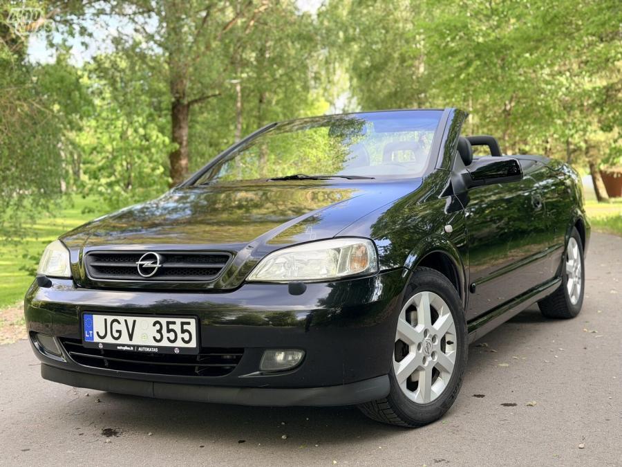 Black Opel Astra 2002 in Utena, with an engine capacity of 2.20 L and mileage of 287 thousand km for 1950 €, photo 4 on AUTOMOTO.COM.LV