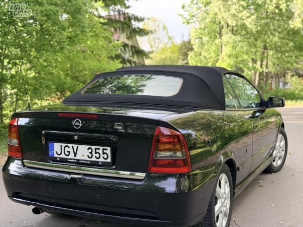 Black Opel Astra 2002 in Utena, with an engine capacity of 2.20 L and mileage of 287 thousand km for 1950 €, photo 10 on AUTOMOTO.COM.LV