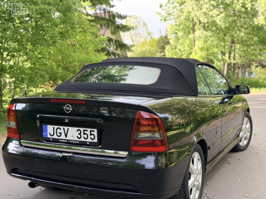 Black Opel Astra 2002 in Utena, with an engine capacity of 2.20 L and mileage of 287 thousand km for 1950 €, photo 11 on AUTOMOTO.COM.LV