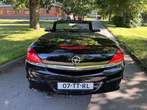 Black Opel Astra 2007 in Vilnius, with an engine capacity of 1.80 L and mileage of 156 thousand km for 3500 €, photo 4 on AUTOMOTO.COM.LV
