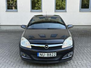 Black Opel Astra 2007 in Jelgava, with an engine capacity of 1.80 L and mileage of 0 thousand km for 3350 €, photo 3 on AUTOMOTO.COM.LV