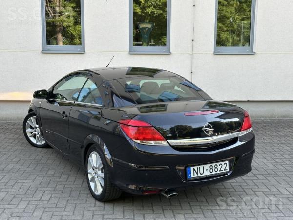 Black Opel Astra 2007 in Jelgava, with an engine capacity of 1.80 L and mileage of 0 thousand km for 3350 €, photo 4 on AUTOMOTO.COM.LV