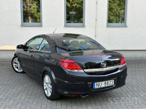 Black Opel Astra 2007 in Jelgava, with an engine capacity of 1.80 L and mileage of 0 thousand km for 3350 €, photo 5 on AUTOMOTO.COM.LV