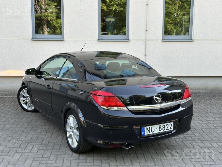 Black Opel Astra 2007 in Jelgava, with an engine capacity of 1.80 L and mileage of 0 thousand km for 3350 €, photo 5 on AUTOMOTO.COM.LV
