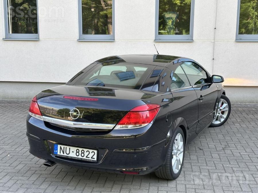Black Opel Astra 2007 in Jelgava, with an engine capacity of 1.80 L and mileage of 0 thousand km for 3350 €, photo 7 on AUTOMOTO.COM.LV
