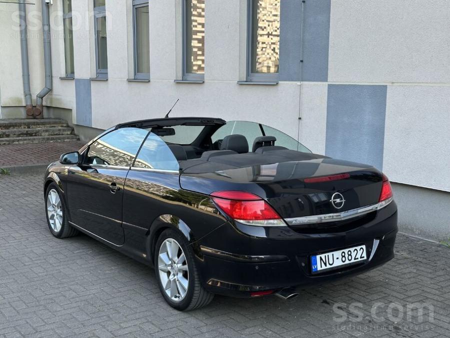 Black Opel Astra 2007 in Jelgava, with an engine capacity of 1.80 L and mileage of 0 thousand km for 3350 €, photo 10 on AUTOMOTO.COM.LV