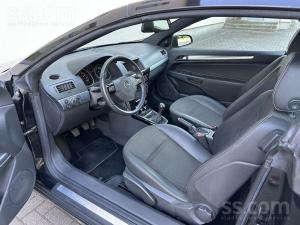 Black Opel Astra 2007 in Jelgava, with an engine capacity of 1.80 L and mileage of 0 thousand km for 3350 €, photo 12 on AUTOMOTO.COM.LV