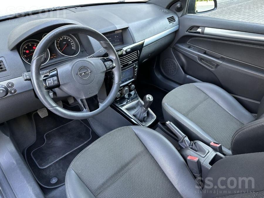 Black Opel Astra 2007 in Jelgava, with an engine capacity of 1.80 L and mileage of 0 thousand km for 3350 €, photo 14 on AUTOMOTO.COM.LV