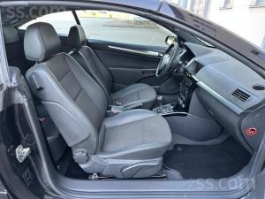Black Opel Astra 2007 in Jelgava, with an engine capacity of 1.80 L and mileage of 0 thousand km for 3350 €, photo 15 on AUTOMOTO.COM.LV