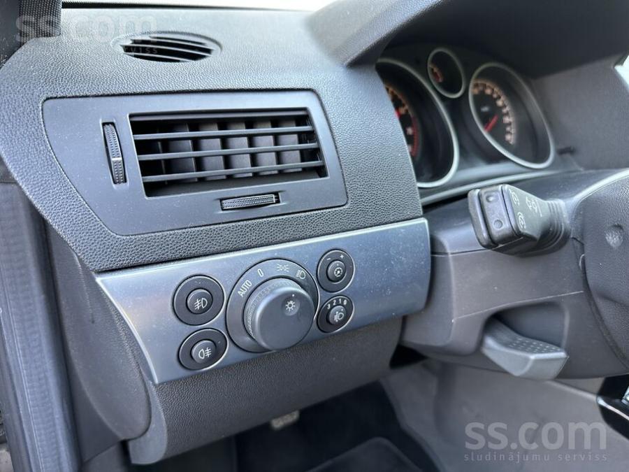 Black Opel Astra 2007 in Jelgava, with an engine capacity of 1.80 L and mileage of 0 thousand km for 3350 €, photo 19 on AUTOMOTO.COM.LV